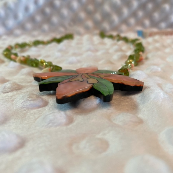 Lee Sands | Jewelry | Vintage Lee Sands Mother Of Pearl Flower Necklace ...